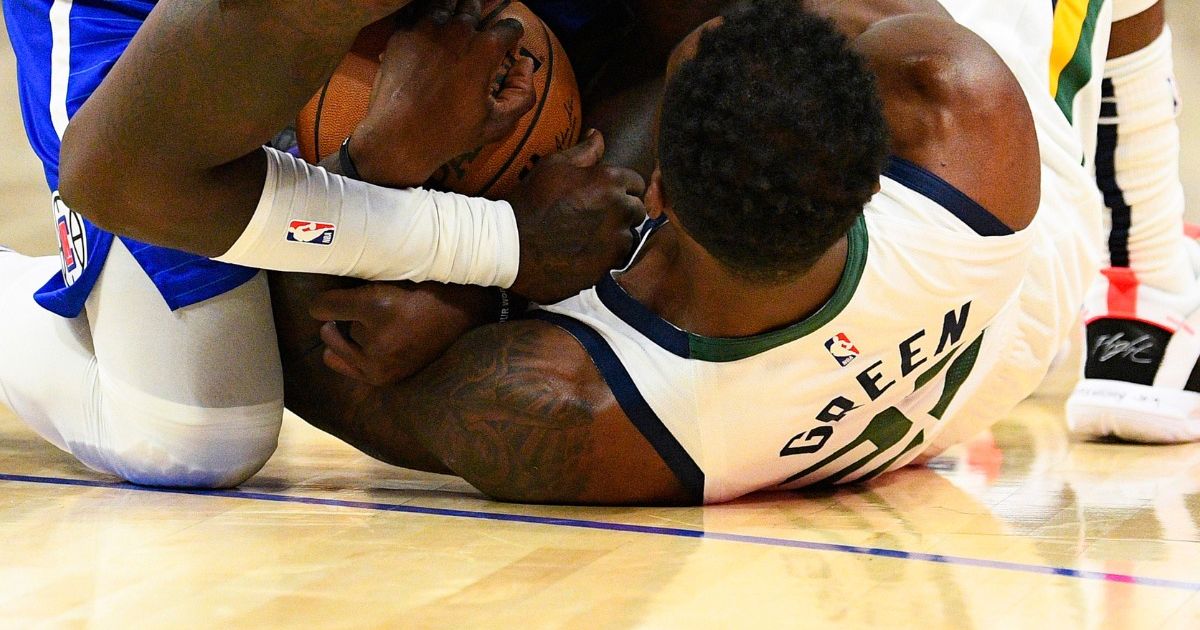 Antrenorul campioanei din NBA vrea bătăi pe terenul de baschet: „Ce ...