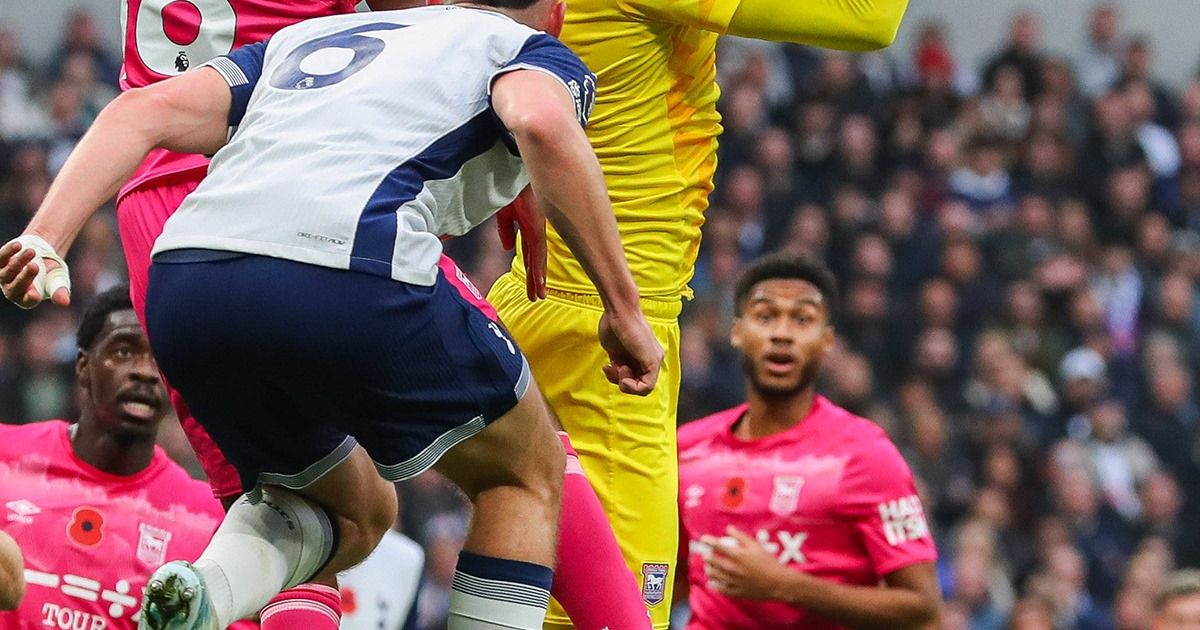 Pedepsitul e în mare formă! Portarul naționalei Kosovo vine la ...