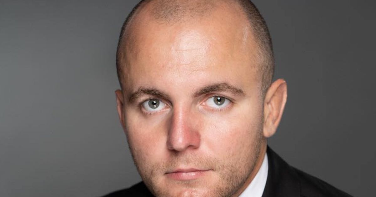 Anti-LGBT, biofizician, urolog, fiul lui Gușă. Cele două comisii pentru ...