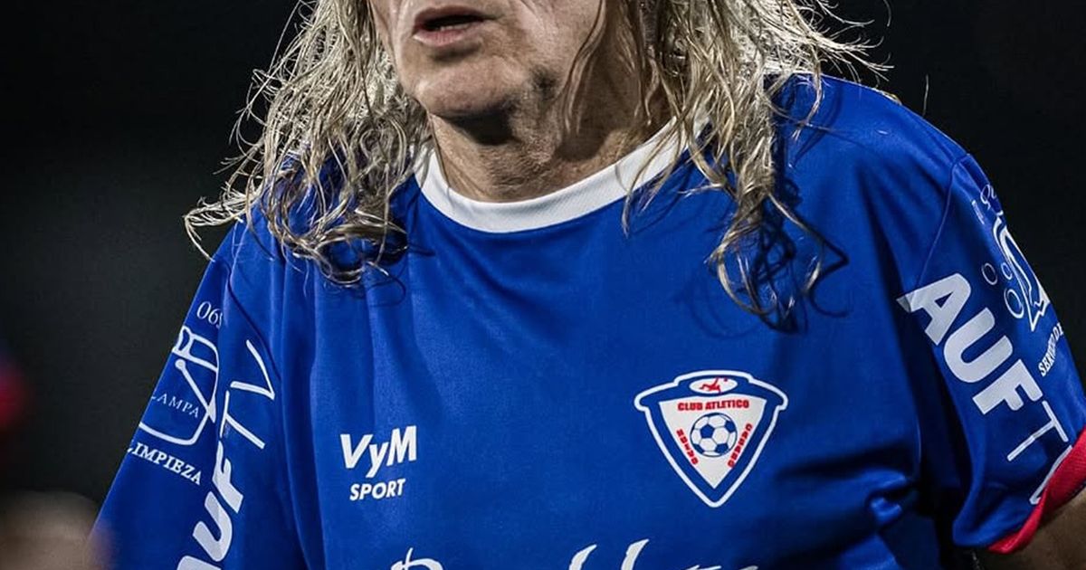 Se compară cu Ronaldo. Are 62 de ani și e cel mai bătrân fotbalist în ...