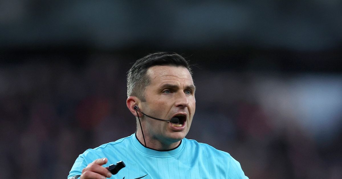 O avere! Cât câștigă anual un arbitru de top din Premier League. Cât ia ...