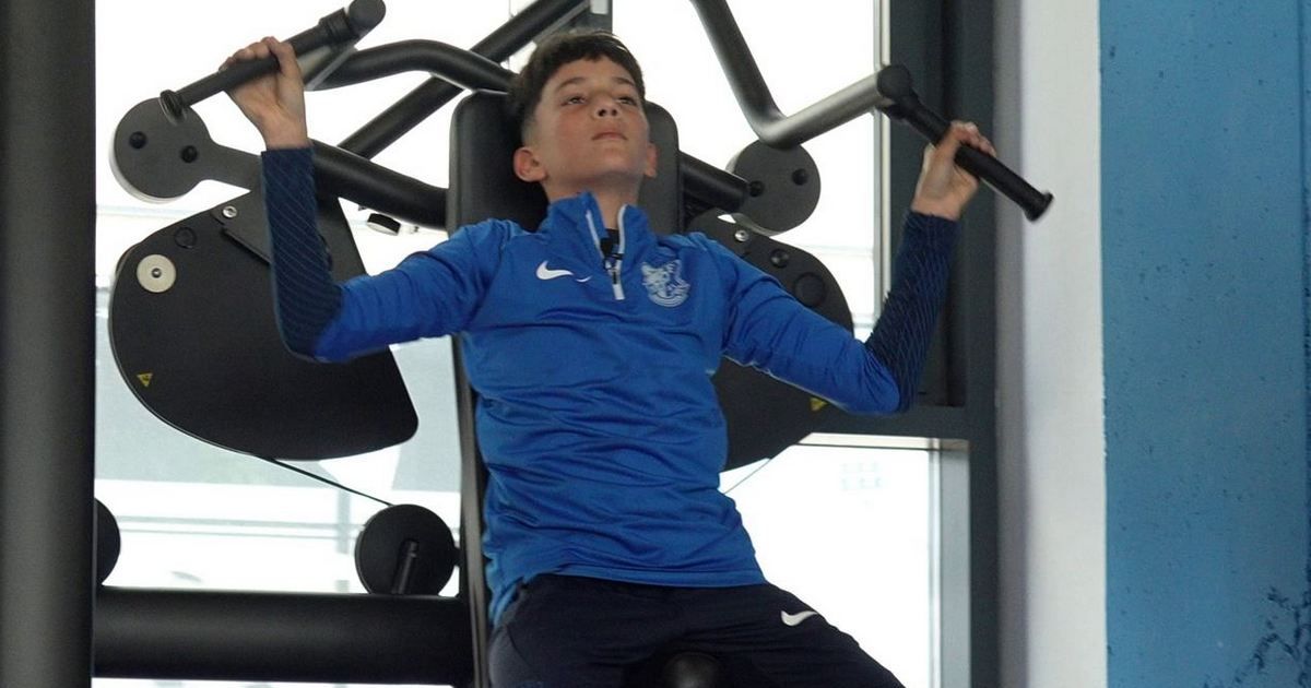 Drumul spre victorie O zi din viața unui puști la Academia Hagi ...