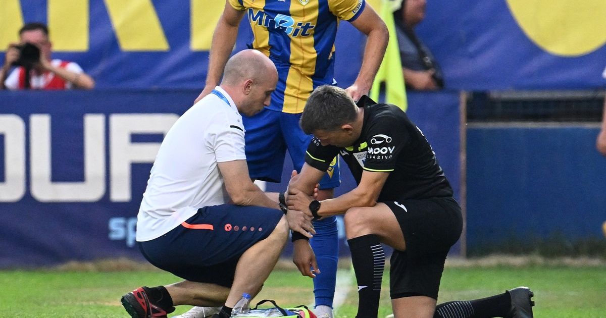 Externat după miezul nopții. Tușierul din Superliga are luxație la cot ...