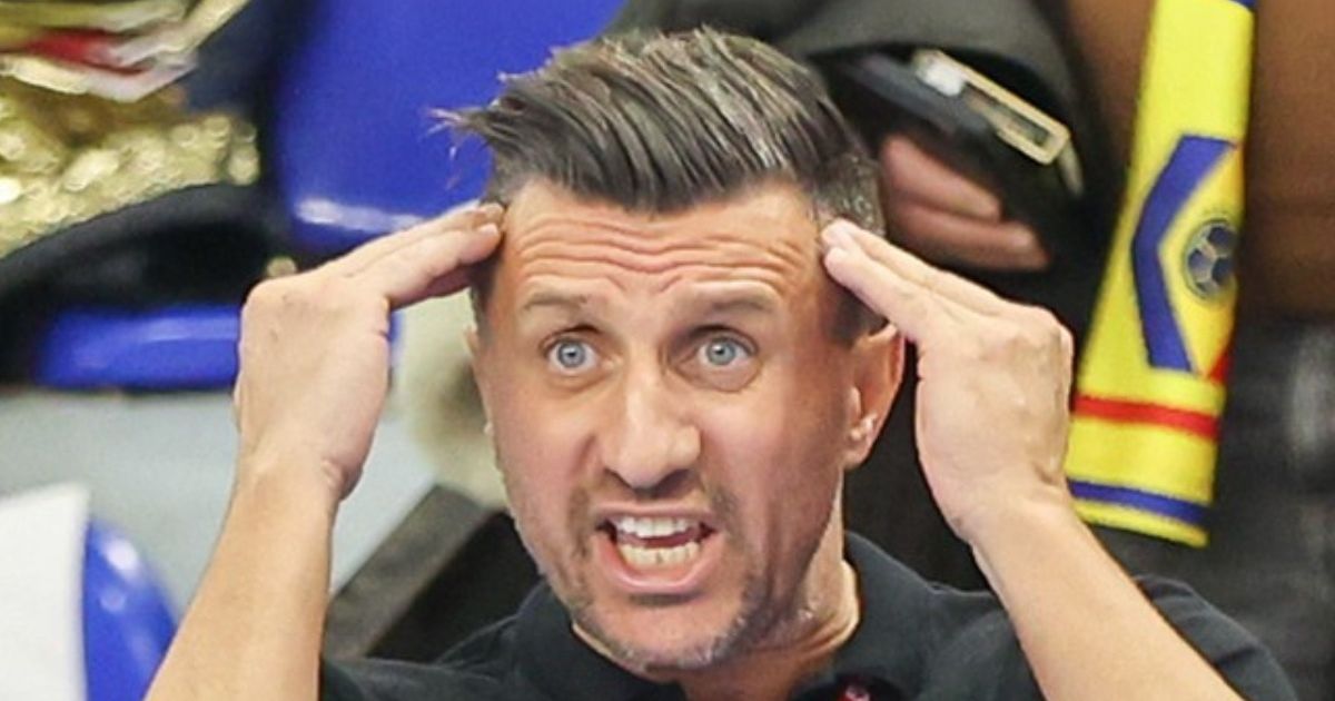 VIDEO+FOTO Gest șocant! Selecționerul României și-a lovit propriul ...