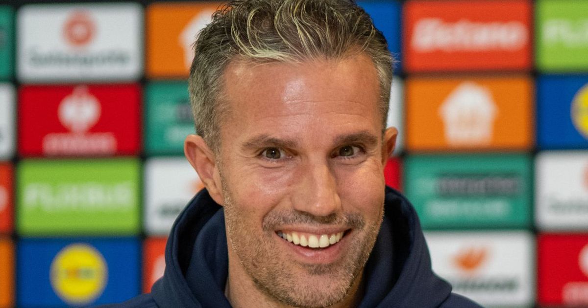 „Îmi spuneți echipa voastră? Perfect!”. Robin van Persie, antrenorul ...