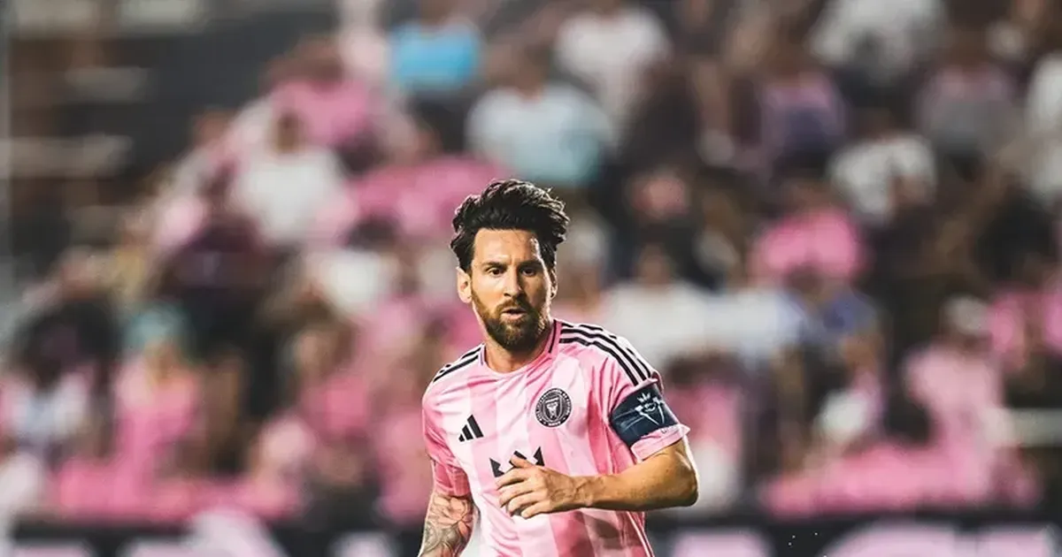 Imagini rare cu Messi. Cum l-a surprins camera de arbitru pe starul ...