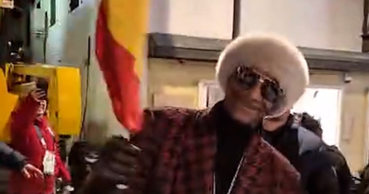 Snoop Dogg a fluturat steagul României! FOTO. Moment viral la Jocurile ...