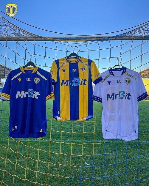 Petrolul Ploiești și-a prezentat noiile tricouri în ziua meciului cu ...